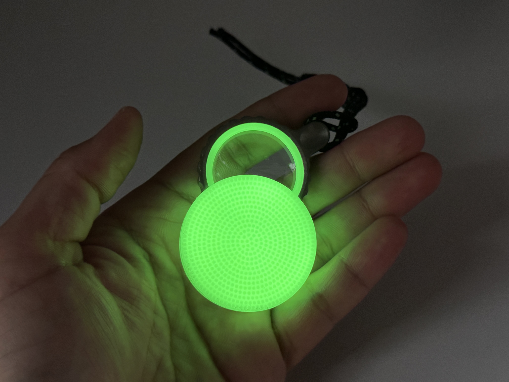 Sapphire Pocket Magnifier - Titan Zoom Magnifying Glass | Maratac ...