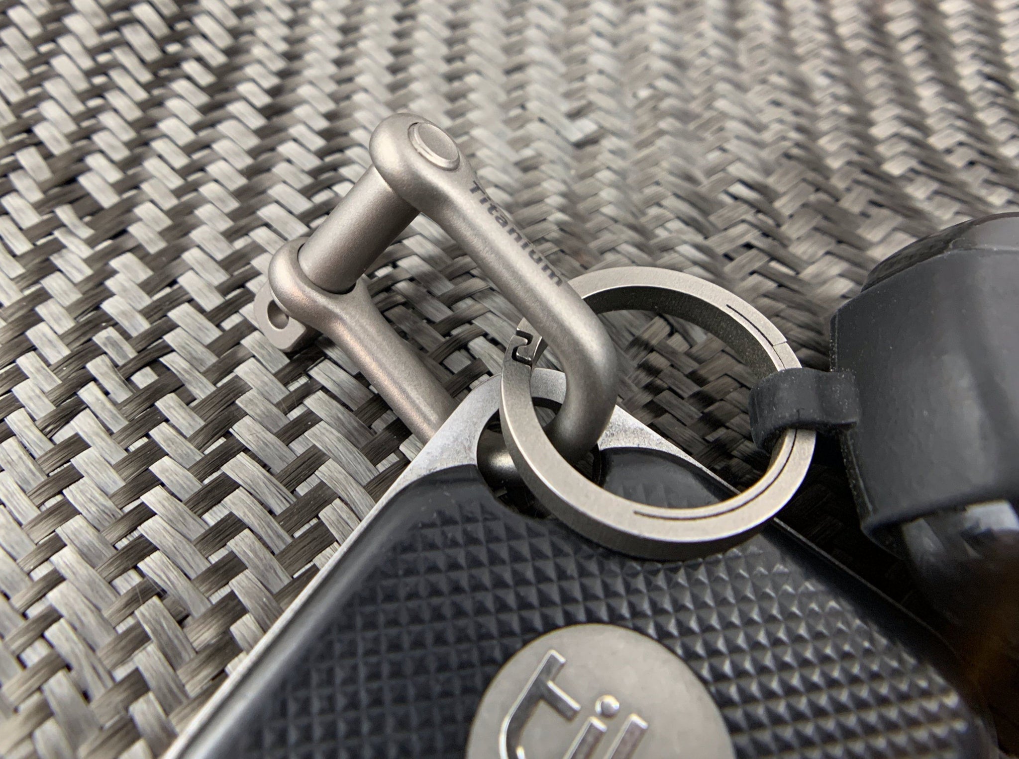 Titanium Gyve Rigging Shackle – CountyComm